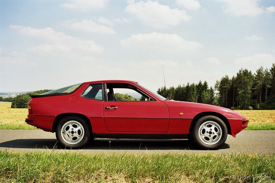 Ladies in red: Mazda RX-7 & Porsche 924 - www.RX7fb.com