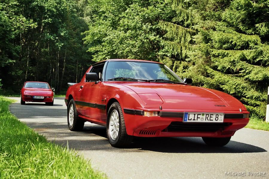 Ladies in red: Mazda RX-7 & Porsche 924 - www.RX7fb.com