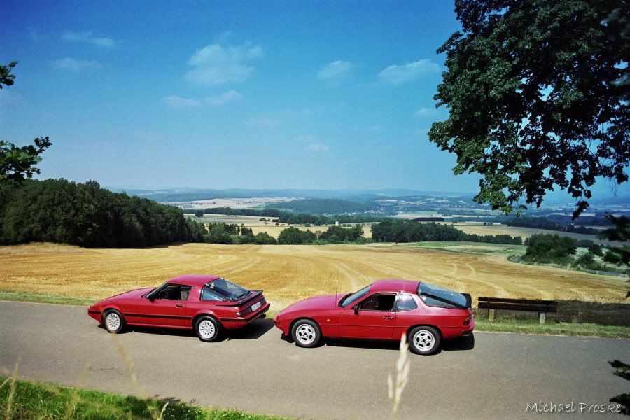 Ladies in red: Mazda RX-7 & Porsche 924 - www.RX7fb.com
