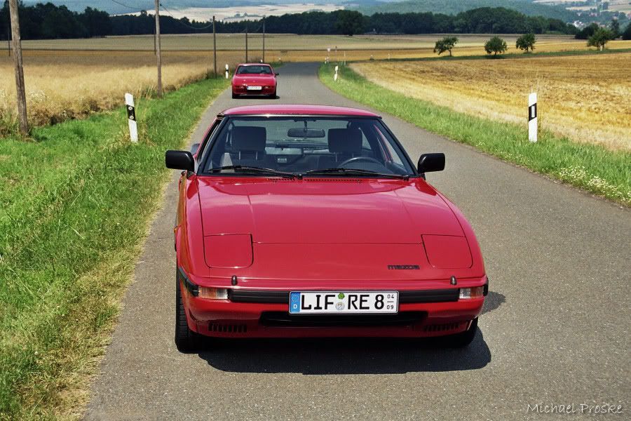 Ladies in red: Mazda RX-7 & Porsche 924 - www.RX7fb.com