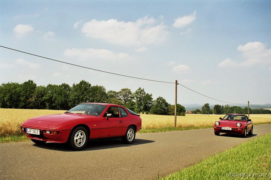 Ladies in red: Mazda RX-7 & Porsche 924 - www.RX7fb.com