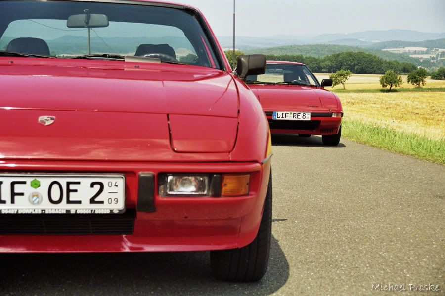 Ladies in red: Mazda RX-7 & Porsche 924 - www.RX7fb.com
