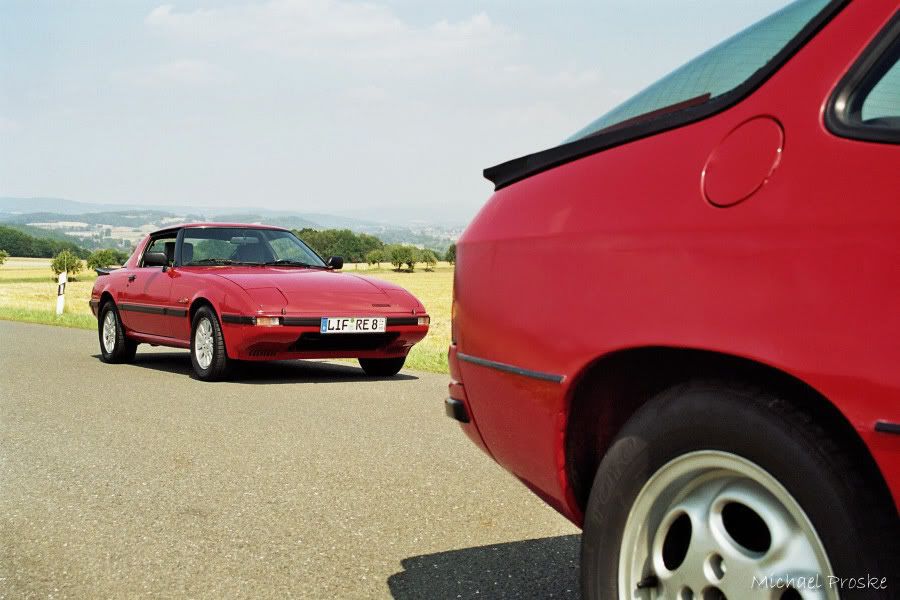 Ladies in red: Mazda RX-7 & Porsche 924 - www.RX7fb.com
