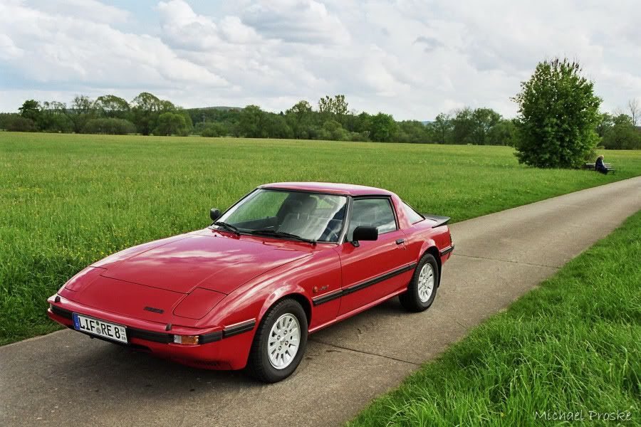 Ladies in red: Mazda RX-7 & Porsche 924 - www.RX7fb.com