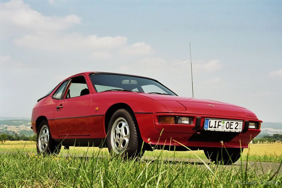 Ladies in red: Mazda RX-7 & Porsche 924 - www.RX7fb.com
